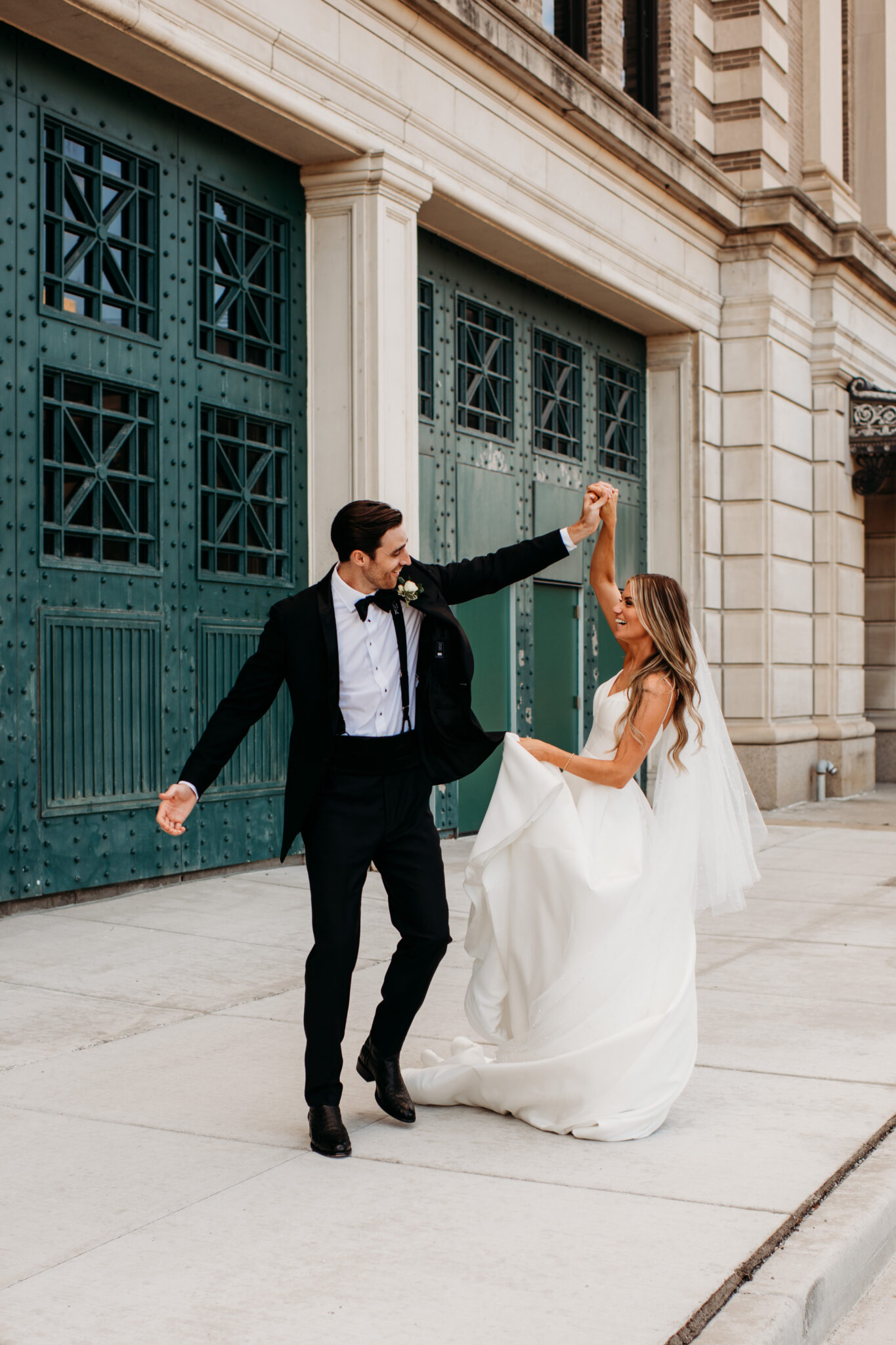 Why You Should Choose the Elegant Pfister Hotel Wedding Venue!